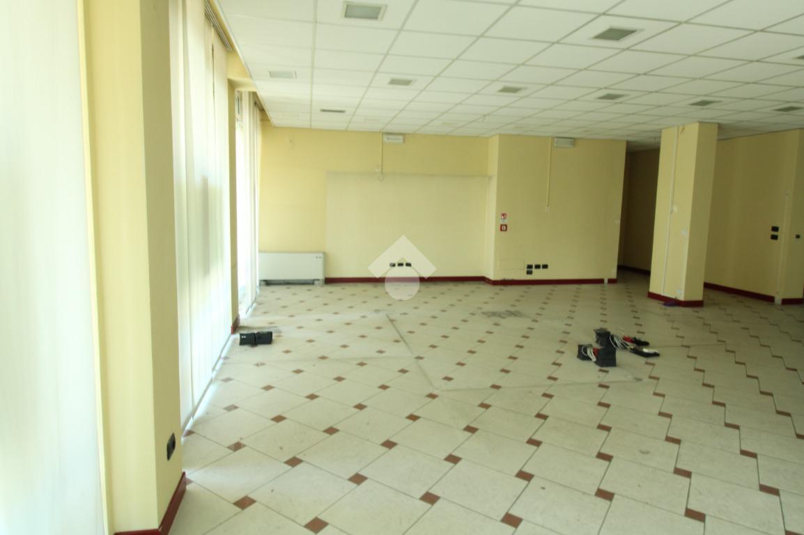 Negozio in vendita a Rovato