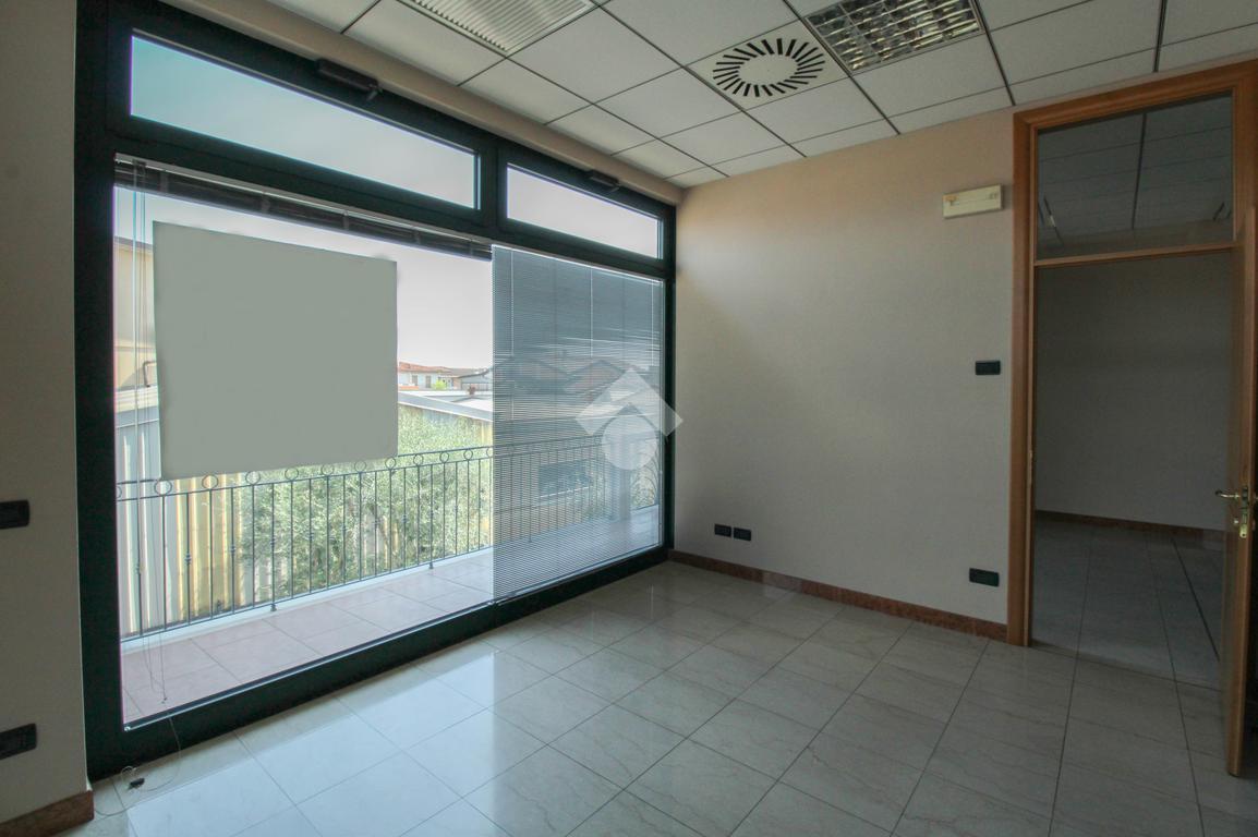 Ufficio in affitto a Cazzago San Martino
