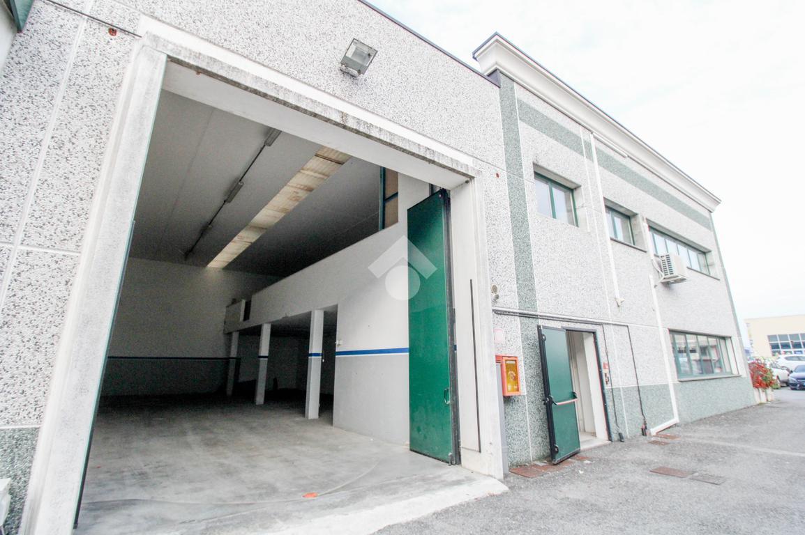 Capannone in vendita a Rovato