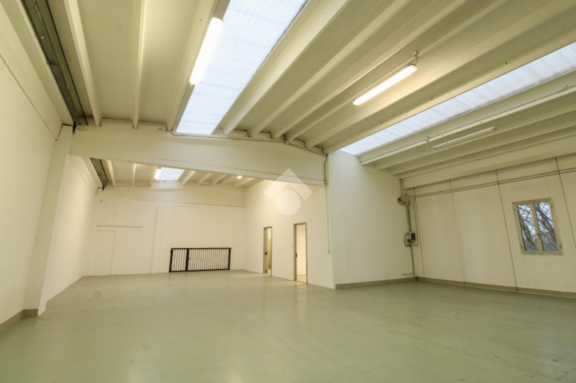 Capannone in vendita a Torbole Casaglia