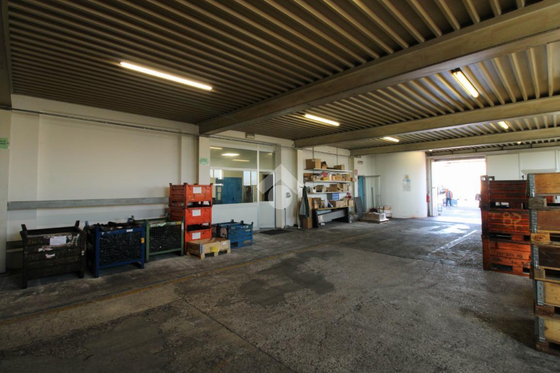 Capannone in vendita a Corte Franca