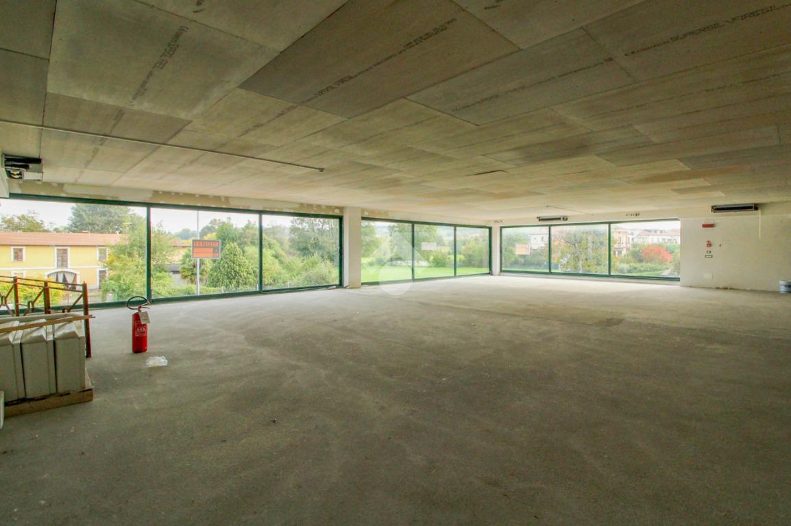 Ufficio in affitto a Adro