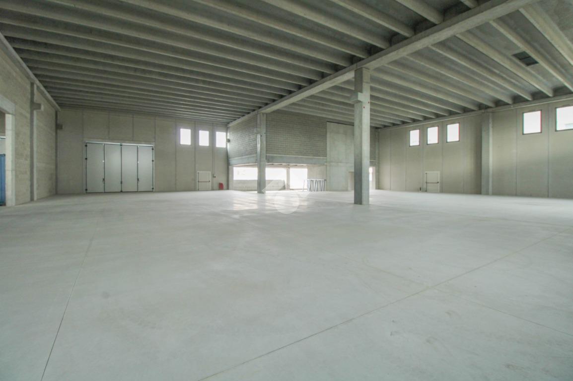 Capannone in vendita a Rovato