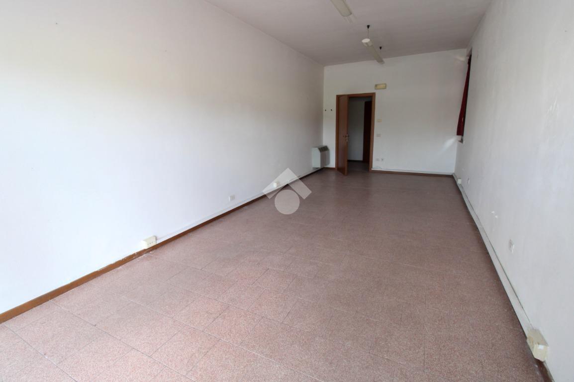 Ufficio in affitto a Rovato