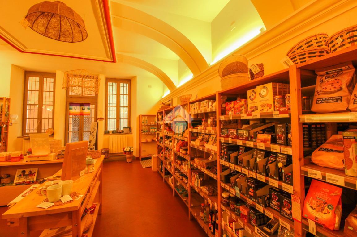 Negozio in affitto a Rovato