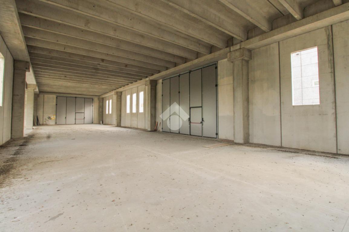 Capannone in vendita a Torbole Casaglia