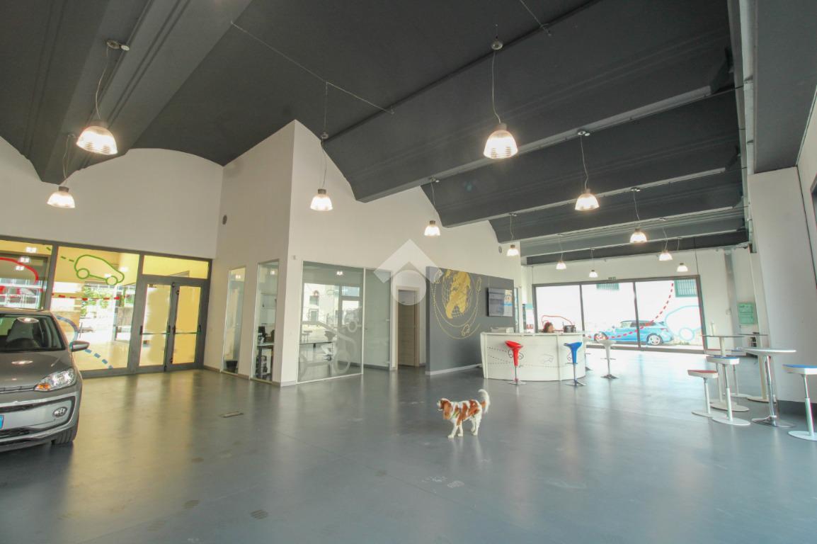 Negozio in vendita a Rovato