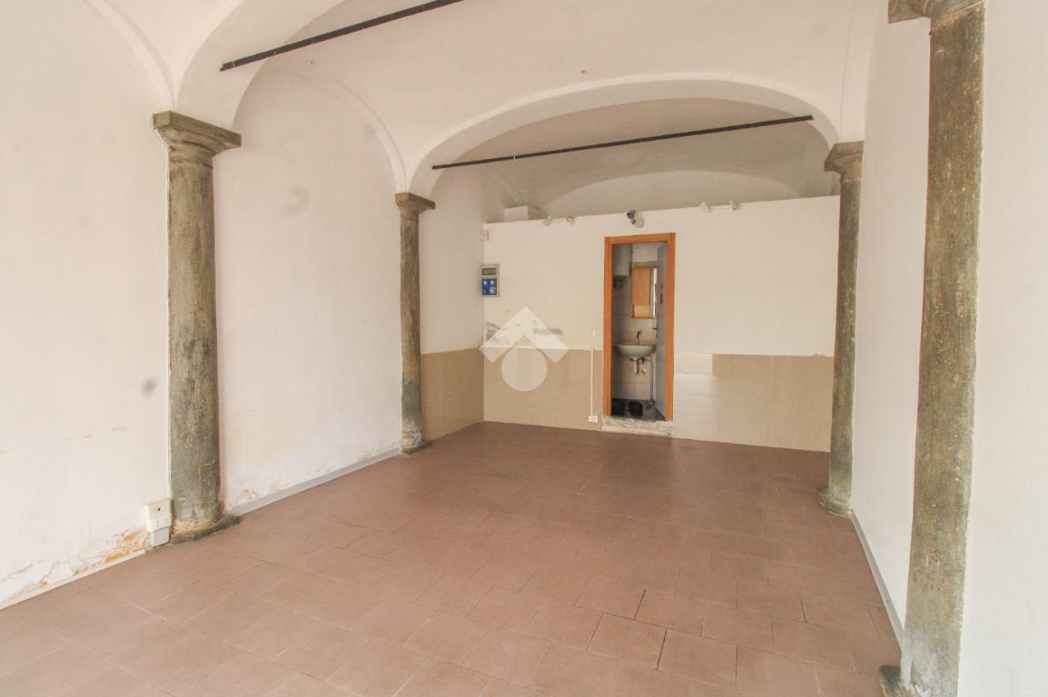 Negozio in affitto a Rovato