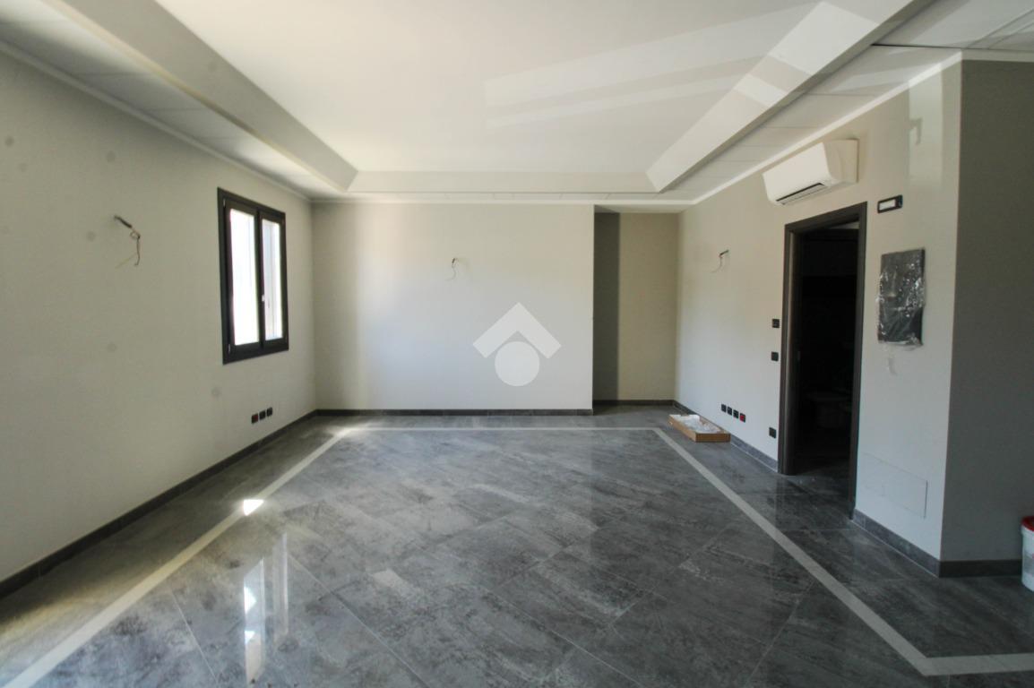 Negozio in affitto a Rovato