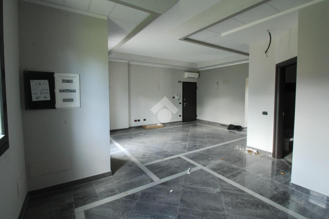 Negozio in affitto a Rovato