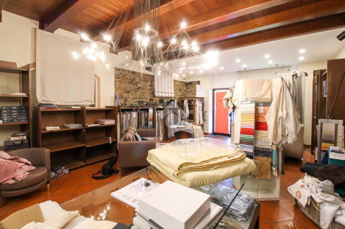 Negozio in affitto a Rovato