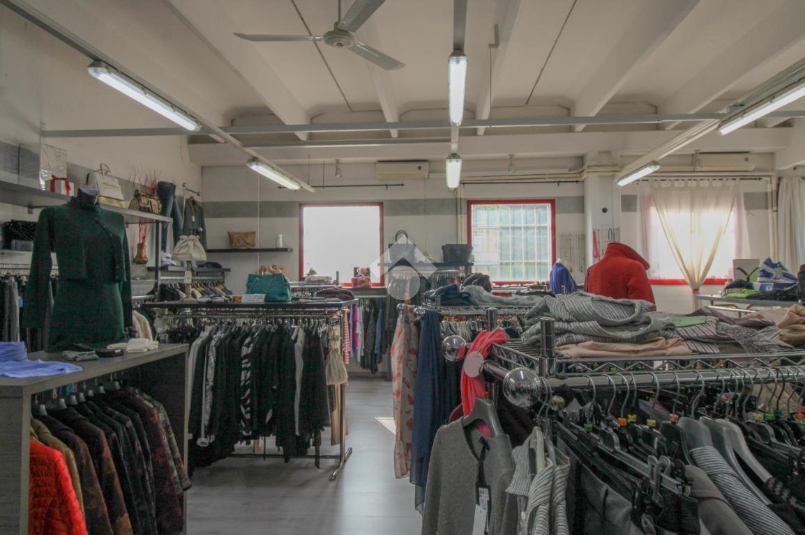 Negozio in vendita a Gussago