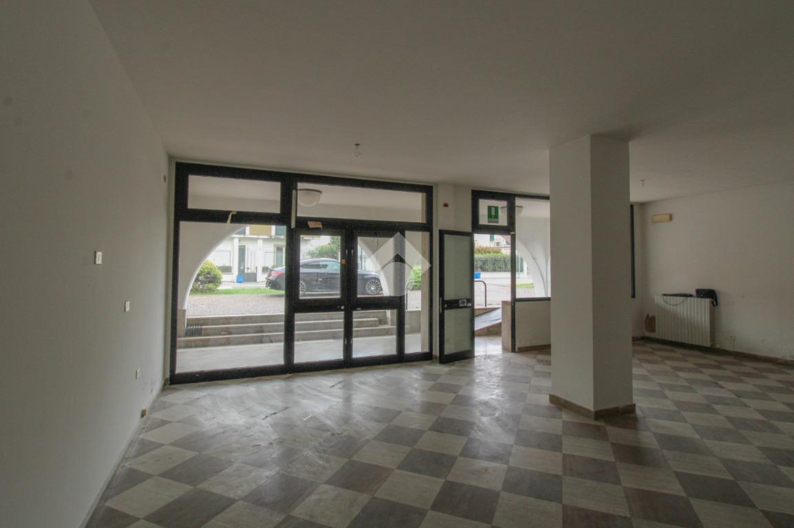 Negozio in vendita a Castrezzato