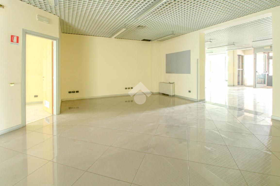 Negozio in vendita a Travagliato