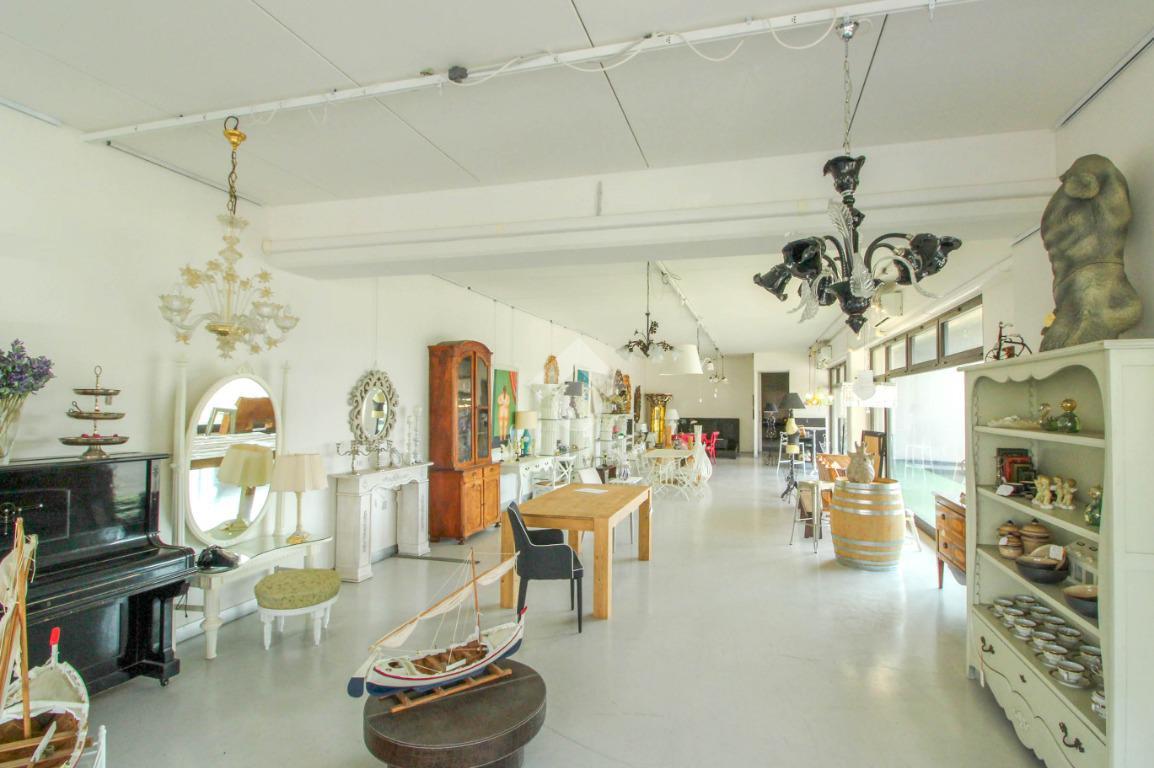 Capannone in vendita a Cazzago San Martino