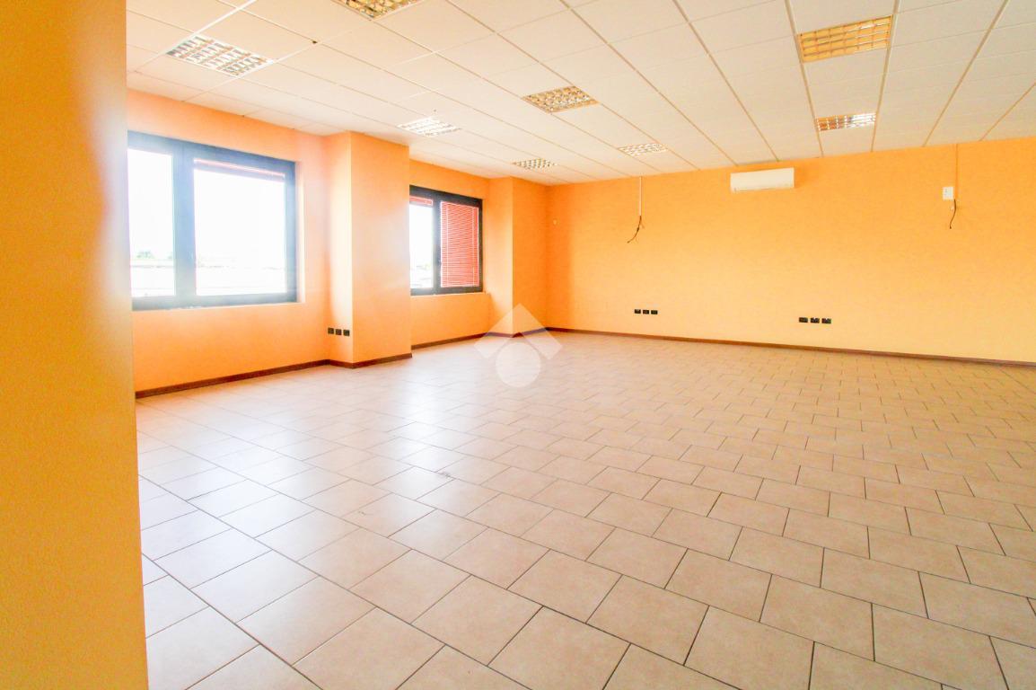 Ufficio in affitto a Cazzago San Martino