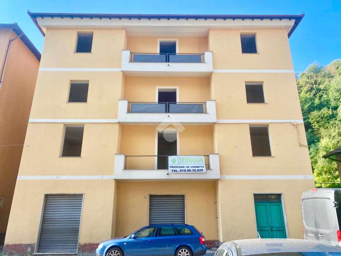 Palazzo in vendita a Savignone