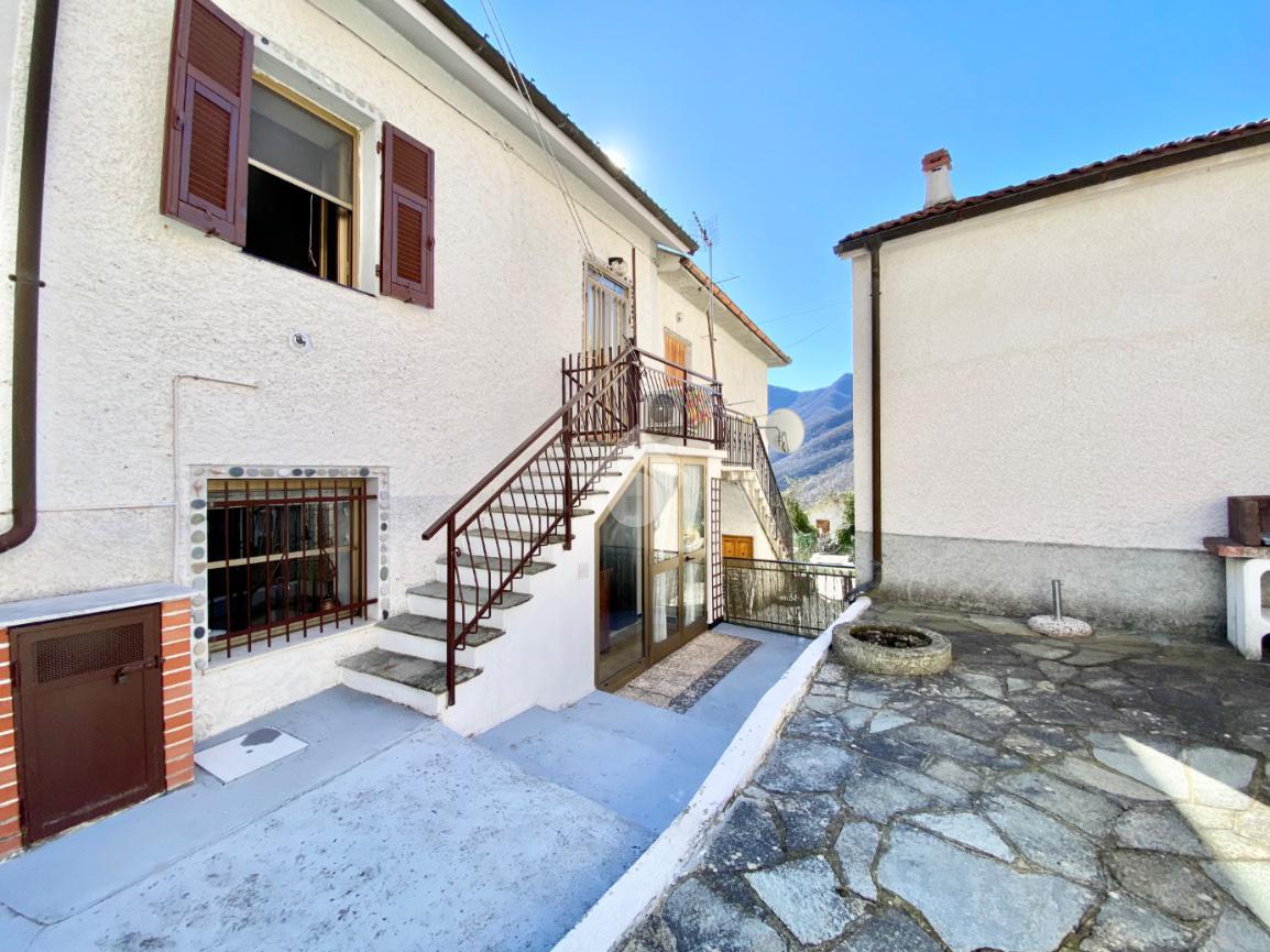 Casa indipendente in vendita a Vobbia