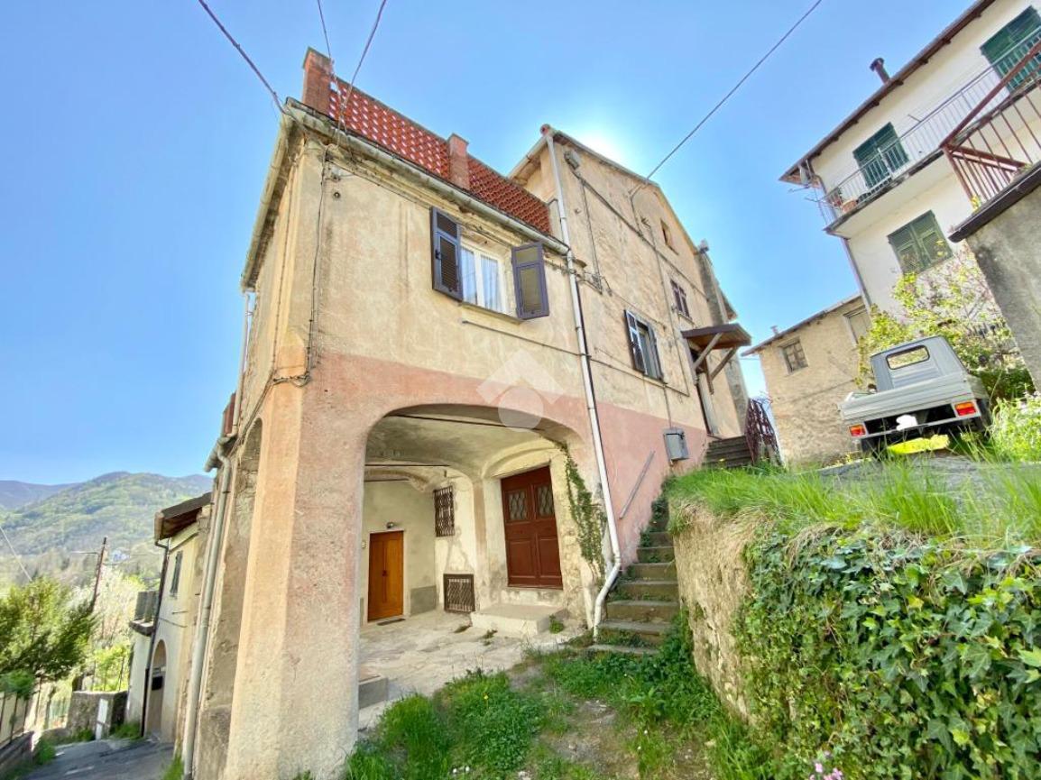 Casa indipendente in vendita a Vobbia