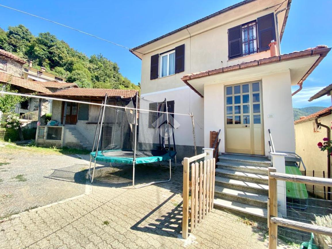 Casa indipendente in vendita a Savignone