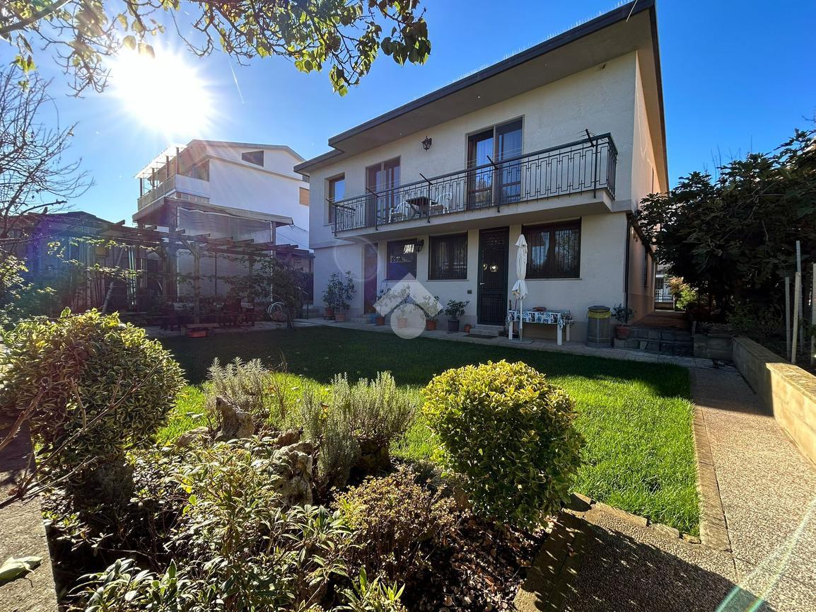 Villa in vendita a La Loggia
