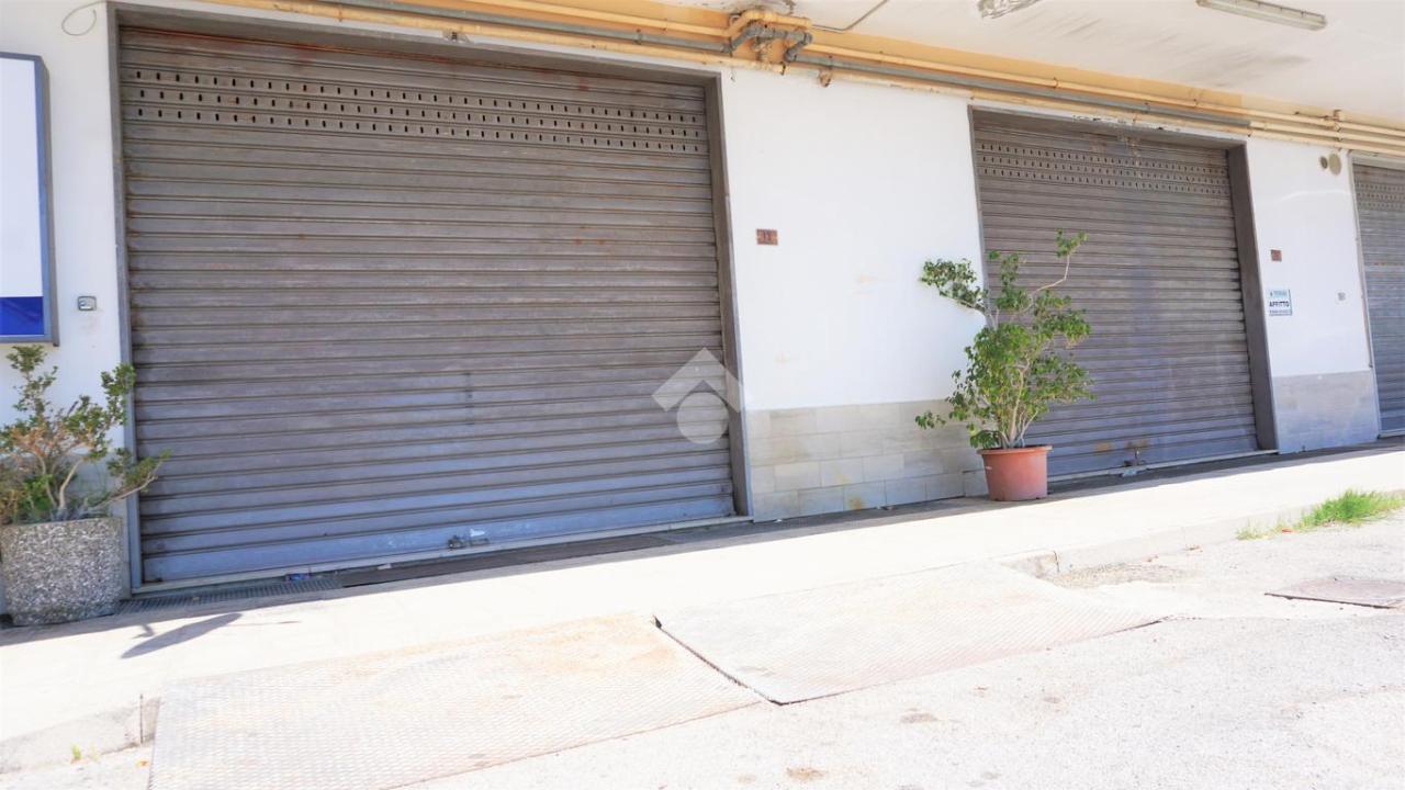 Negozio in affitto a Montecorvino Pugliano