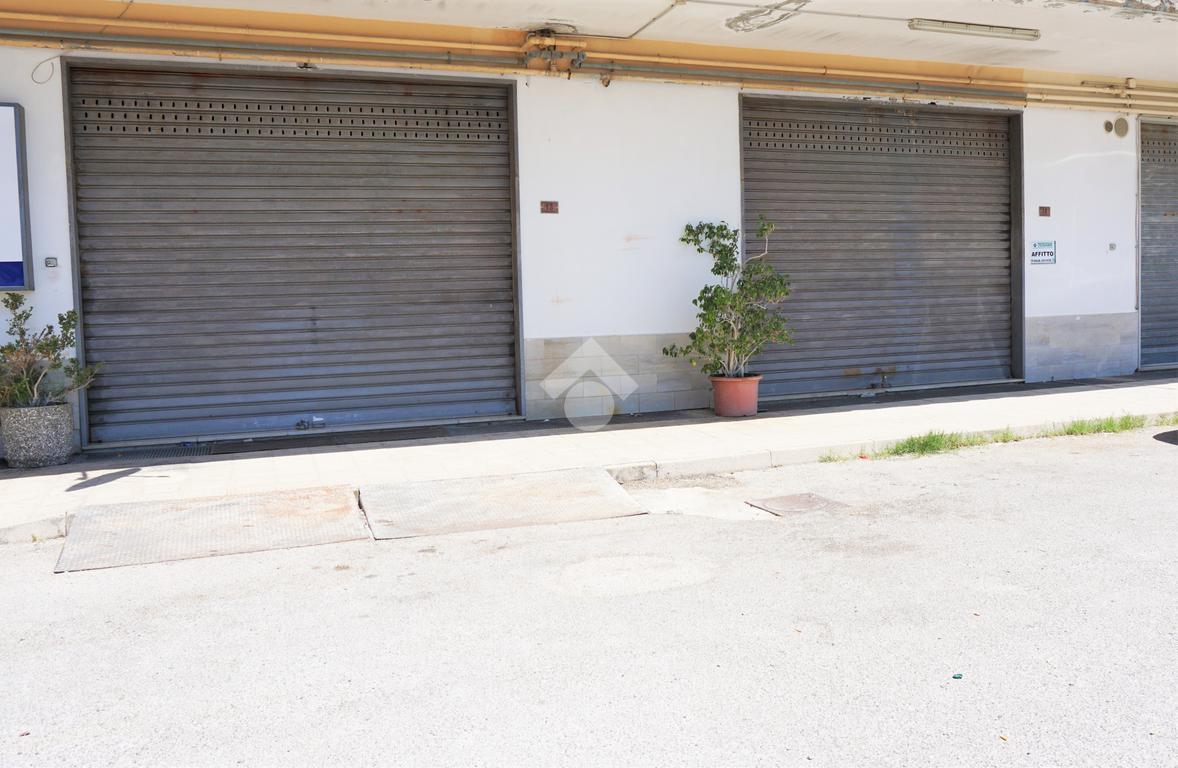 Negozio in affitto a Montecorvino Pugliano