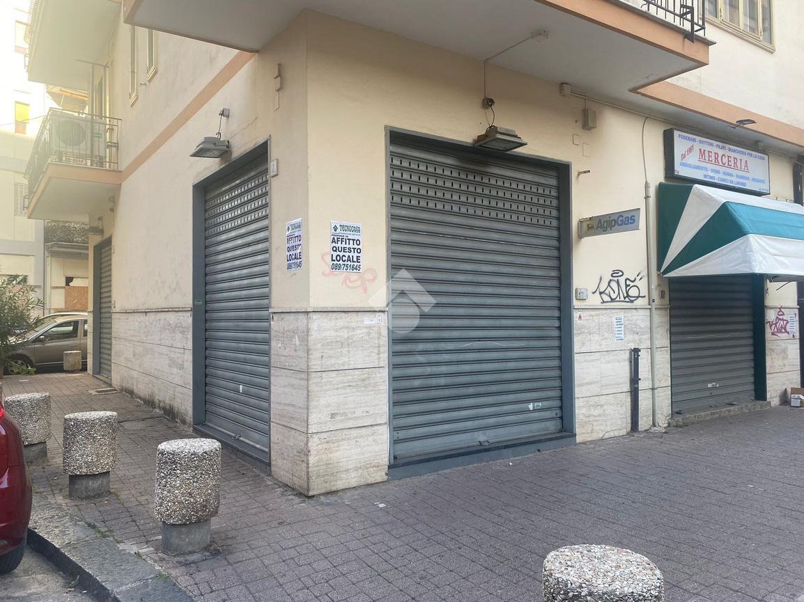 Negozio in affitto a Salerno