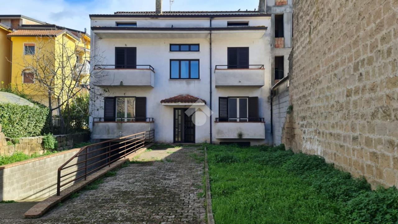 Palazzo in vendita a Dugenta