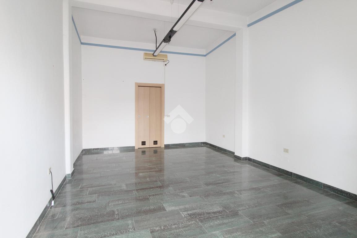 Negozio in affitto a Scandiano