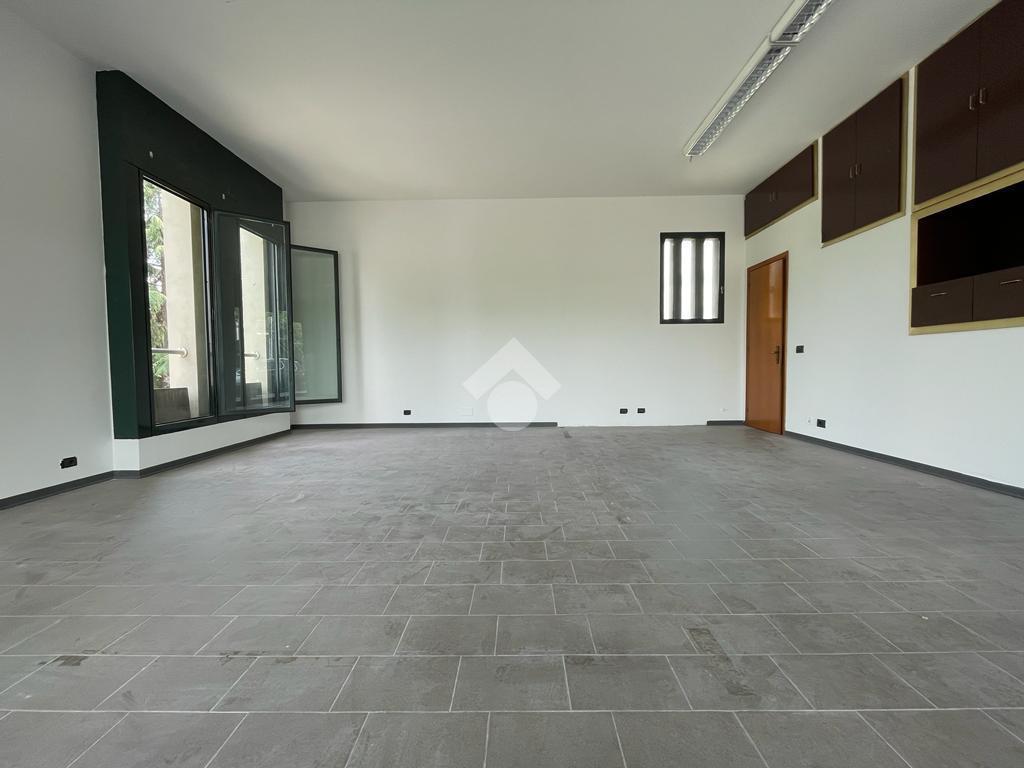 Negozio in vendita a Scandiano