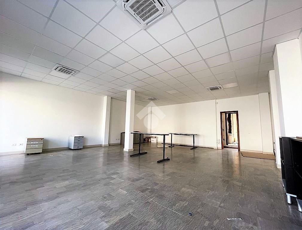 Negozio in affitto a Scandiano