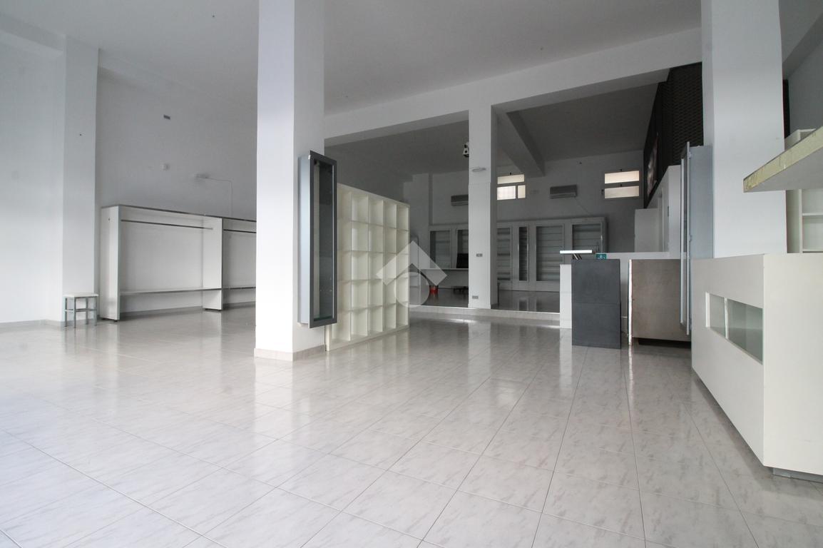 Negozio in vendita a Ostuni