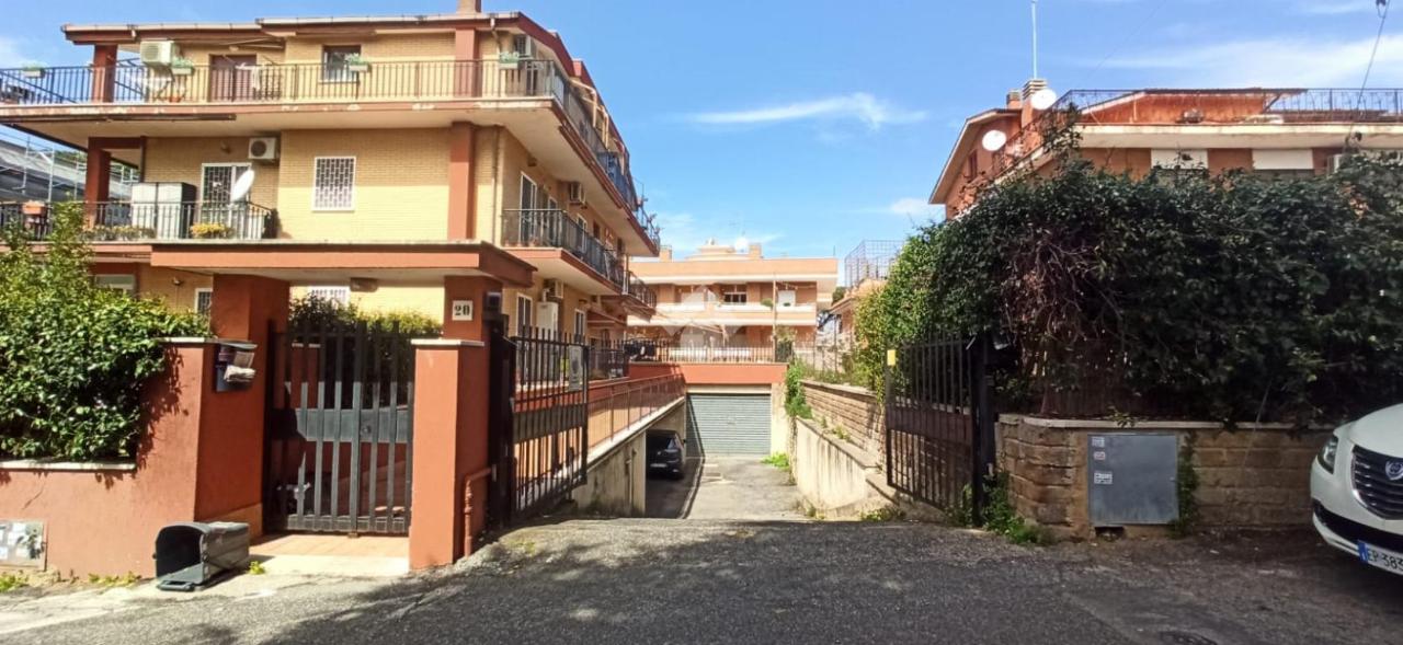 Magazzino in vendita a Marino