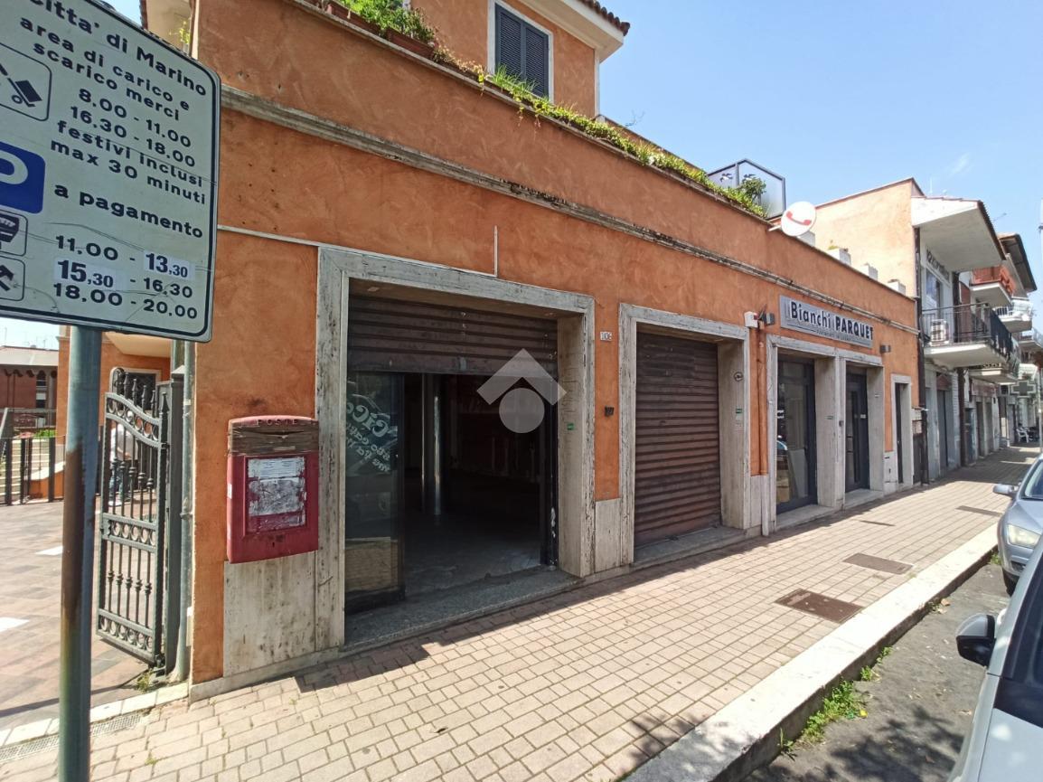 Negozio in affitto a Marino