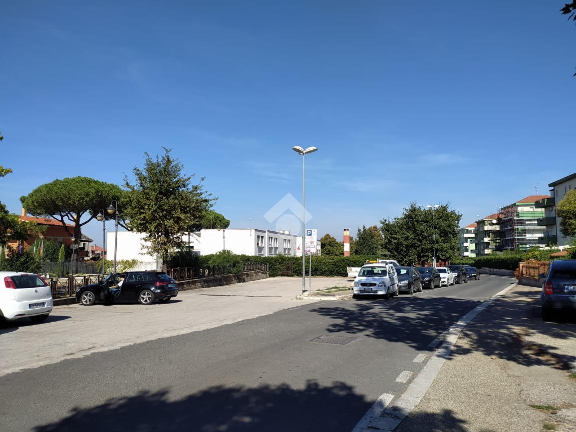 Negozio in affitto a Albano Laziale