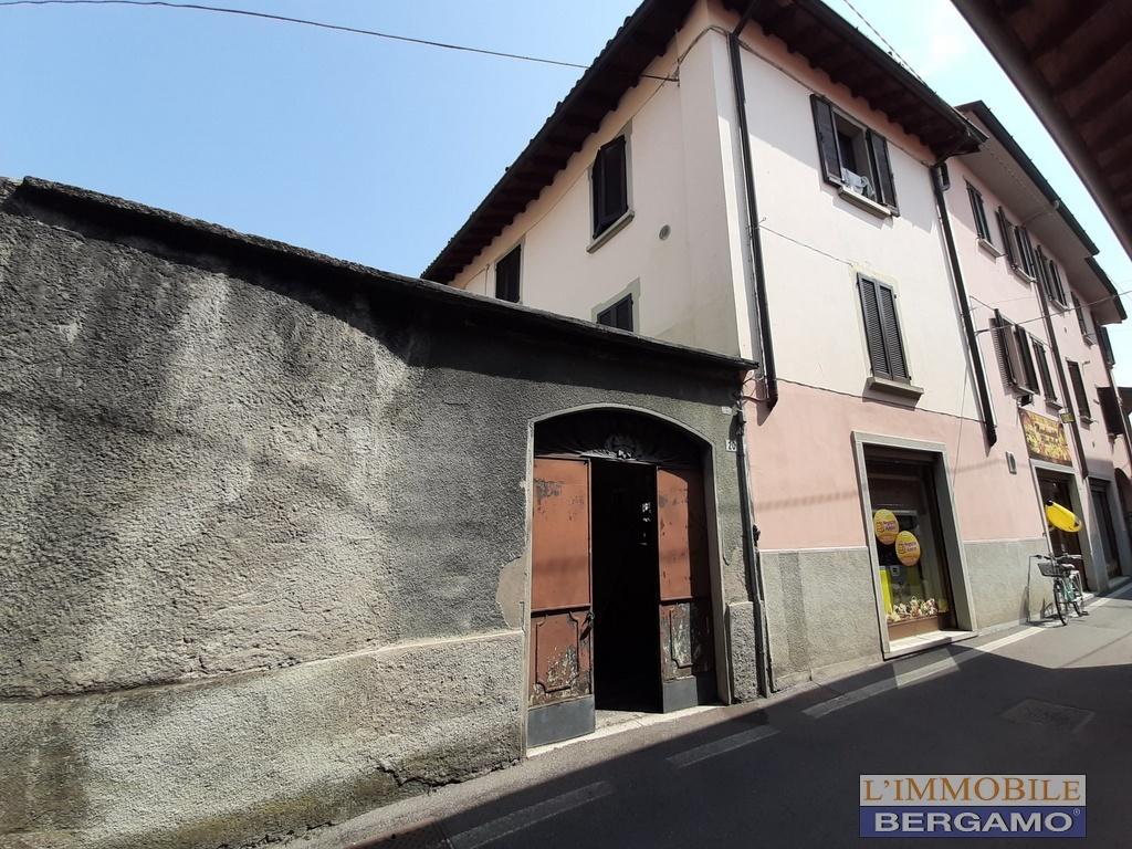 Magazzino in vendita a Urgnano