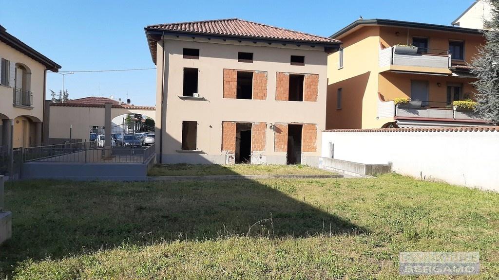 Casa indipendente in vendita a Urgnano