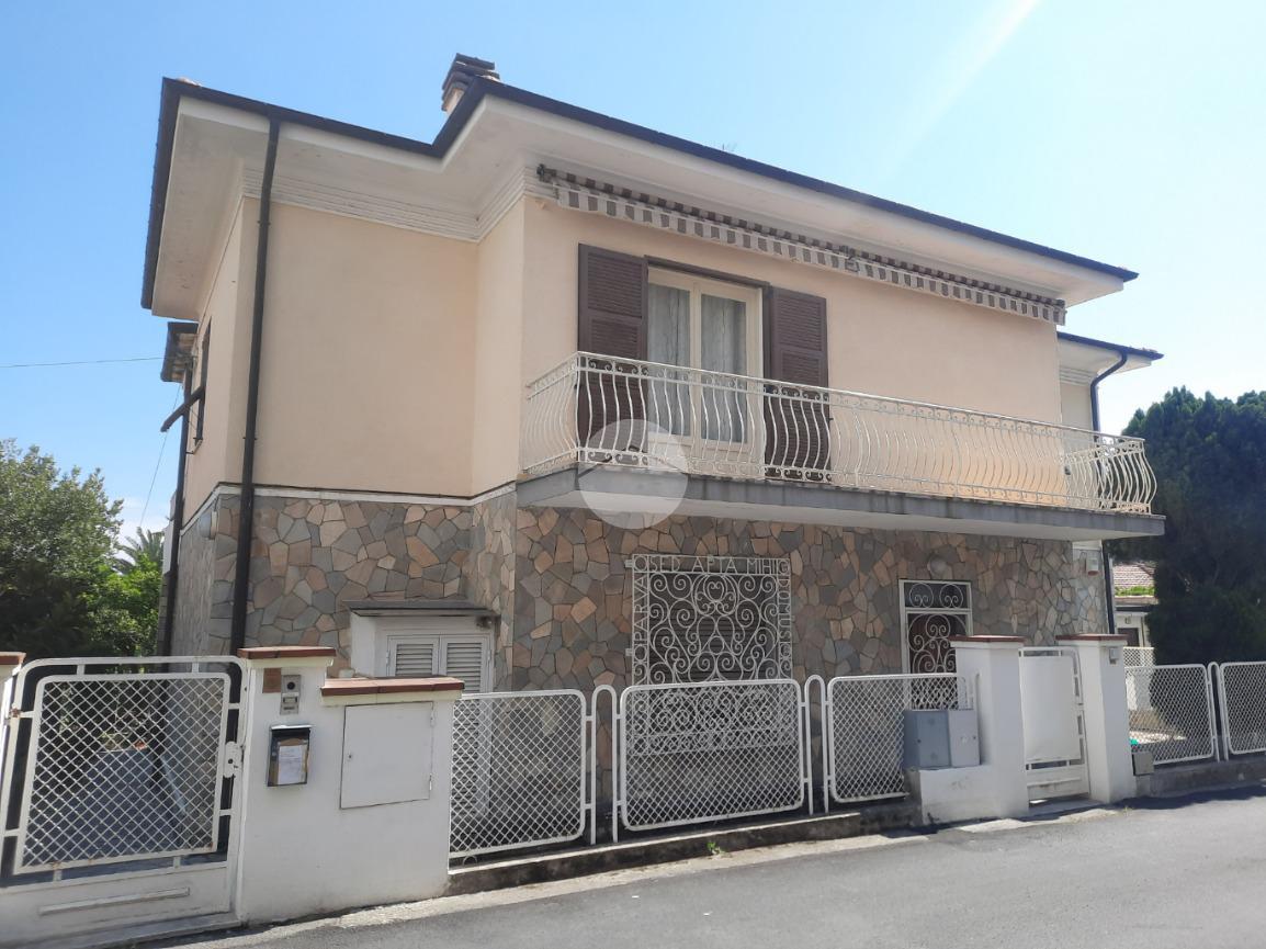 Appartamento in vendita a Diano Castello