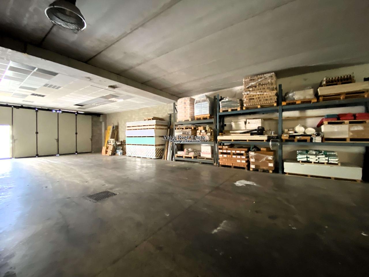 Capannone in vendita a Gazzada Schianno