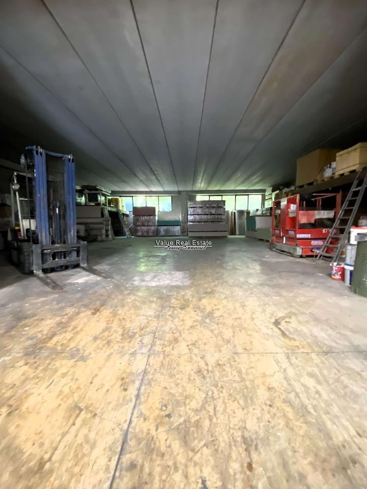 Capannone in vendita a Gazzada Schianno