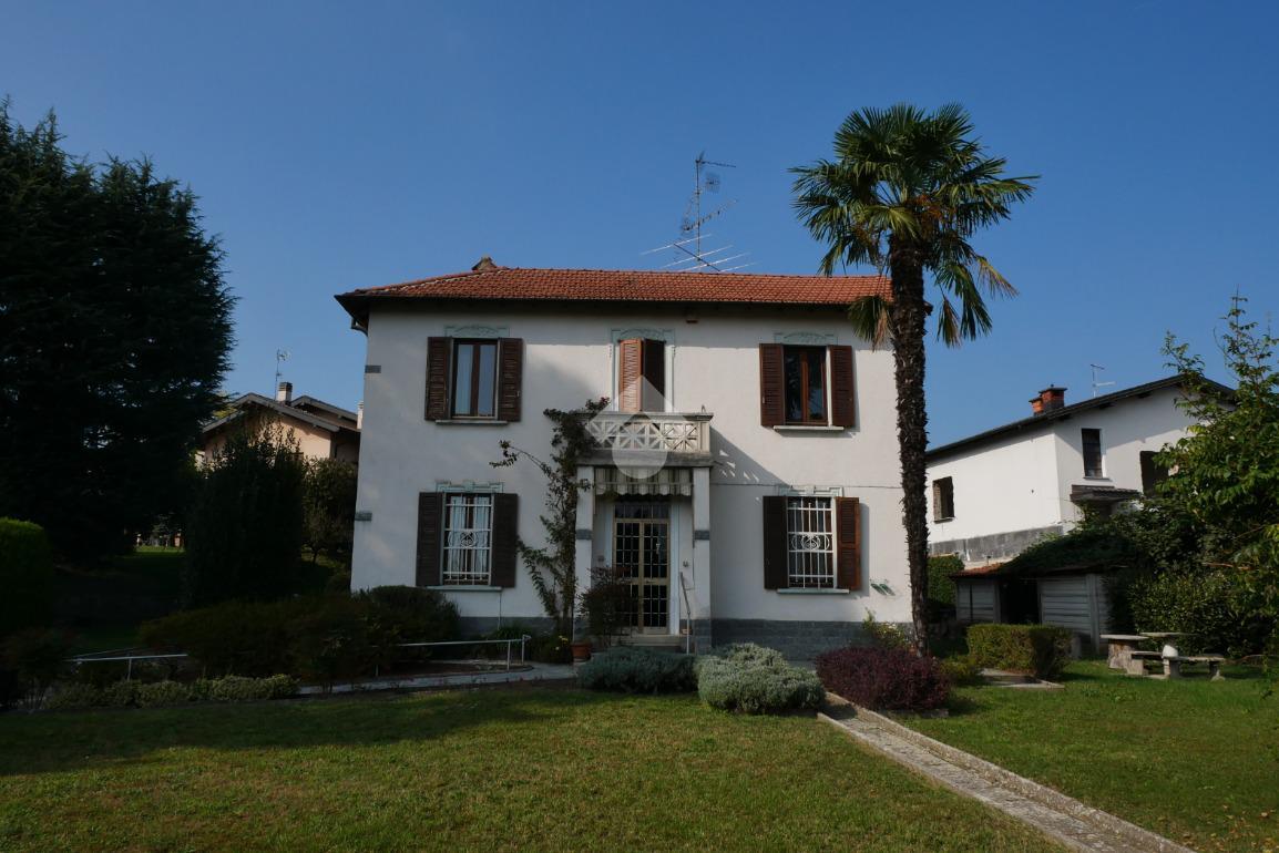Villa in vendita a Faloppio