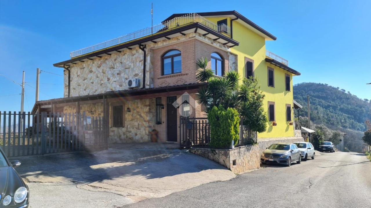 Casa indipendente in vendita a Alatri