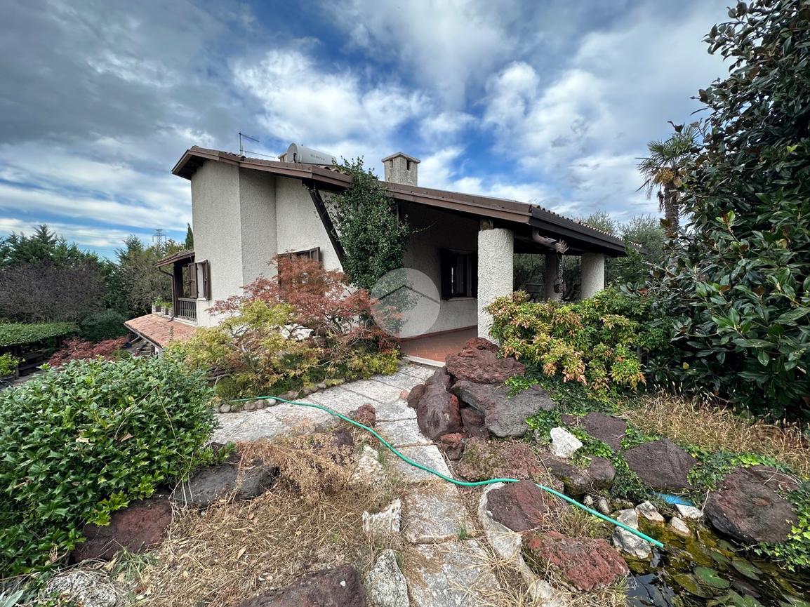 Villa in vendita a Castelnuovo Del Garda