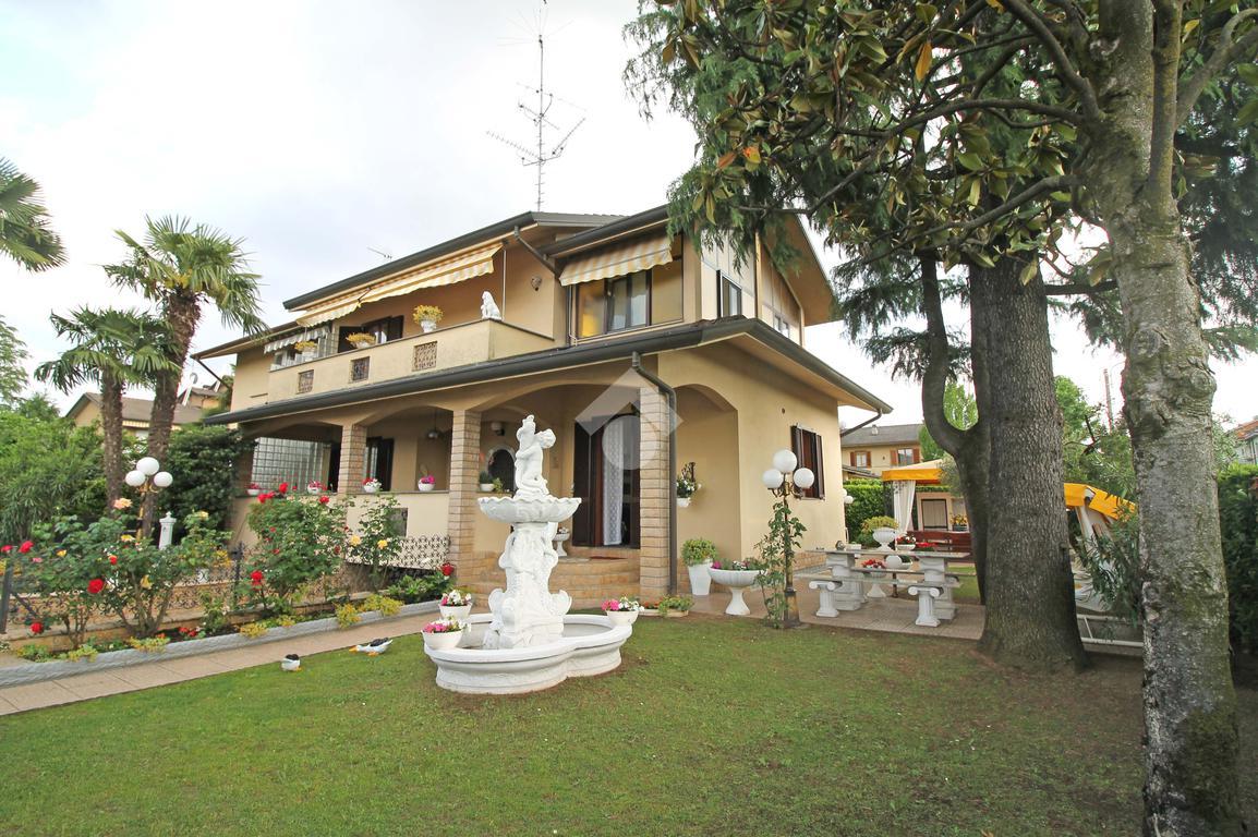 Villa in vendita a Villasanta