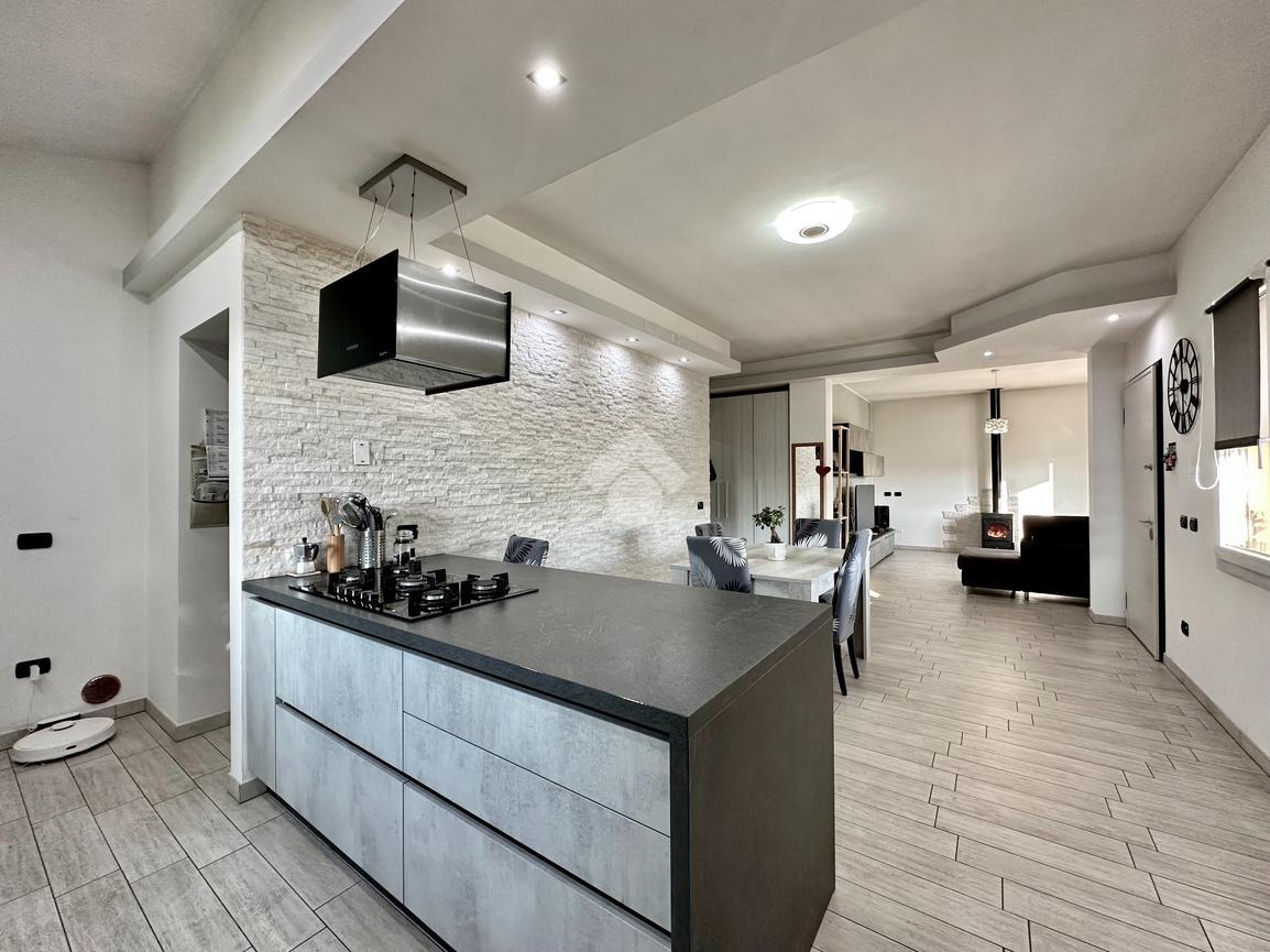 Villa in vendita a Sona Foto-13