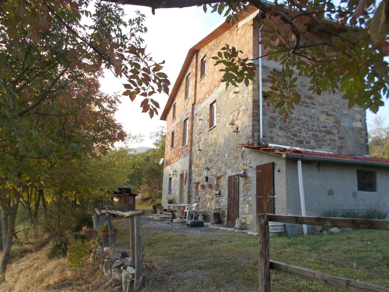 Rustico in vendita a Varano De' Melegari
