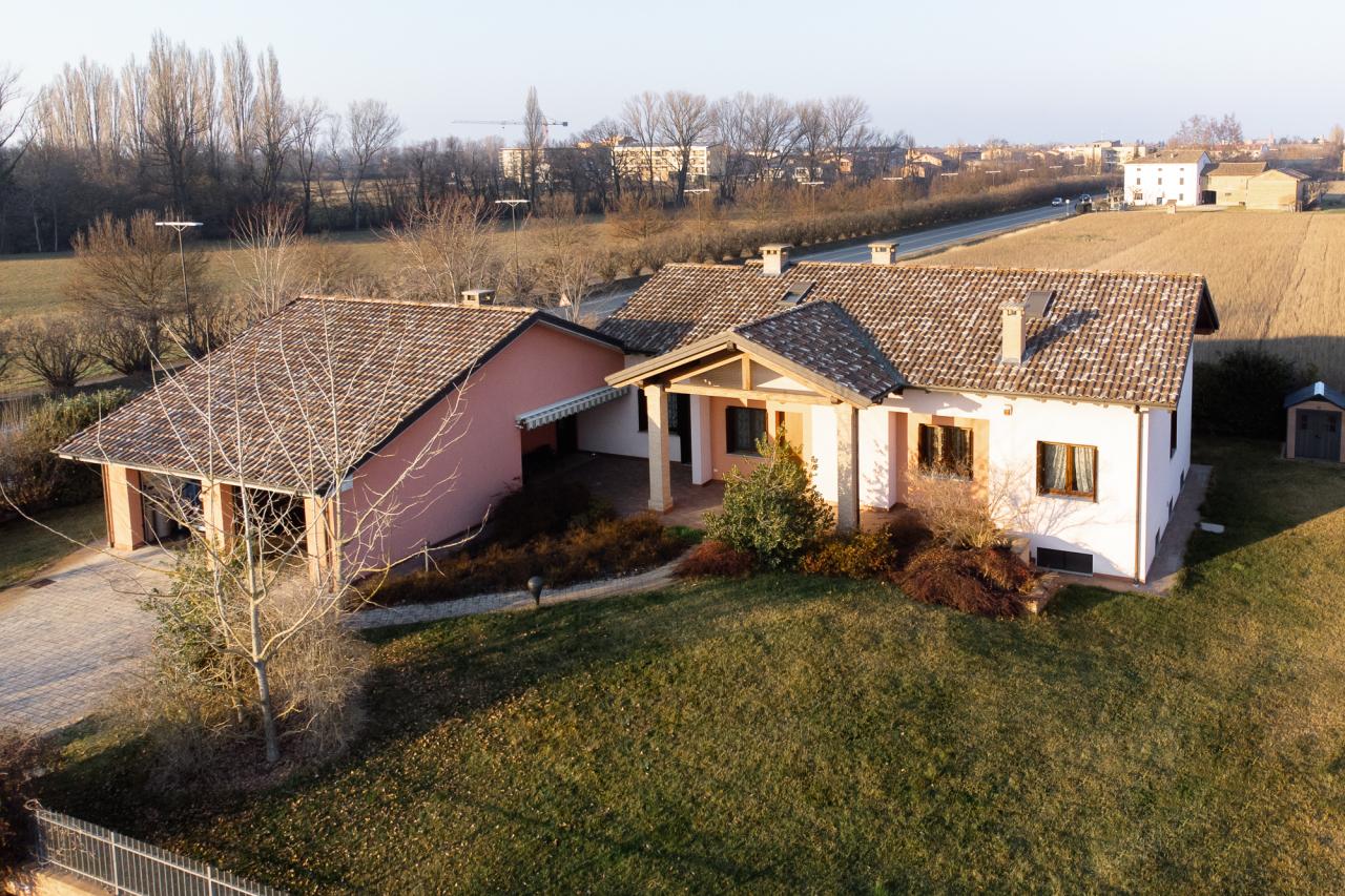 Villa in vendita a Fidenza