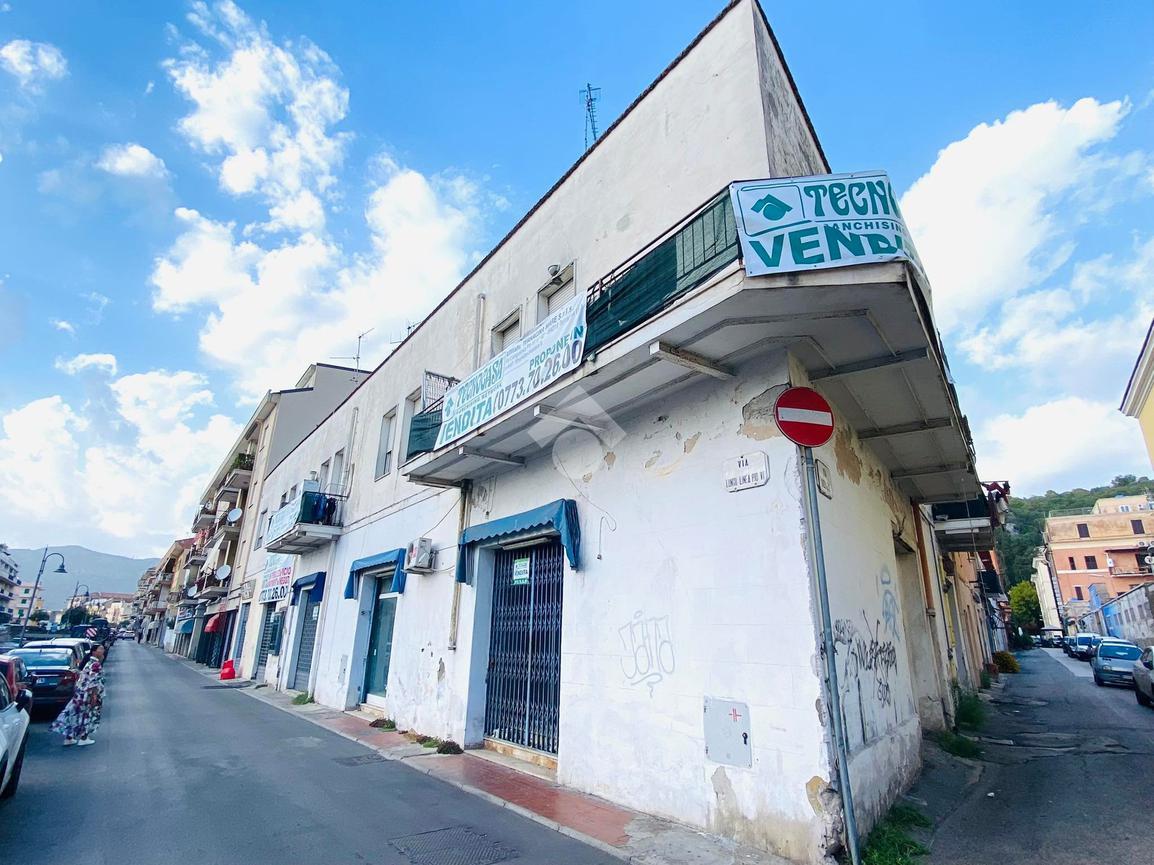Palazzina commerciale in vendita a Terracina