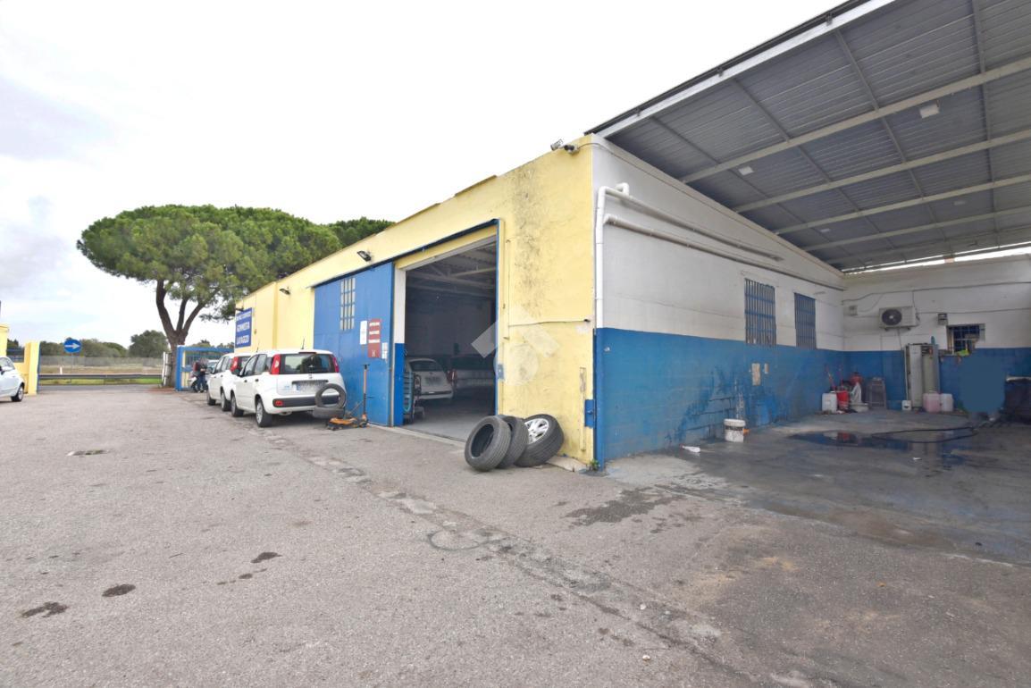 Palazzina commerciale in vendita a Elmas